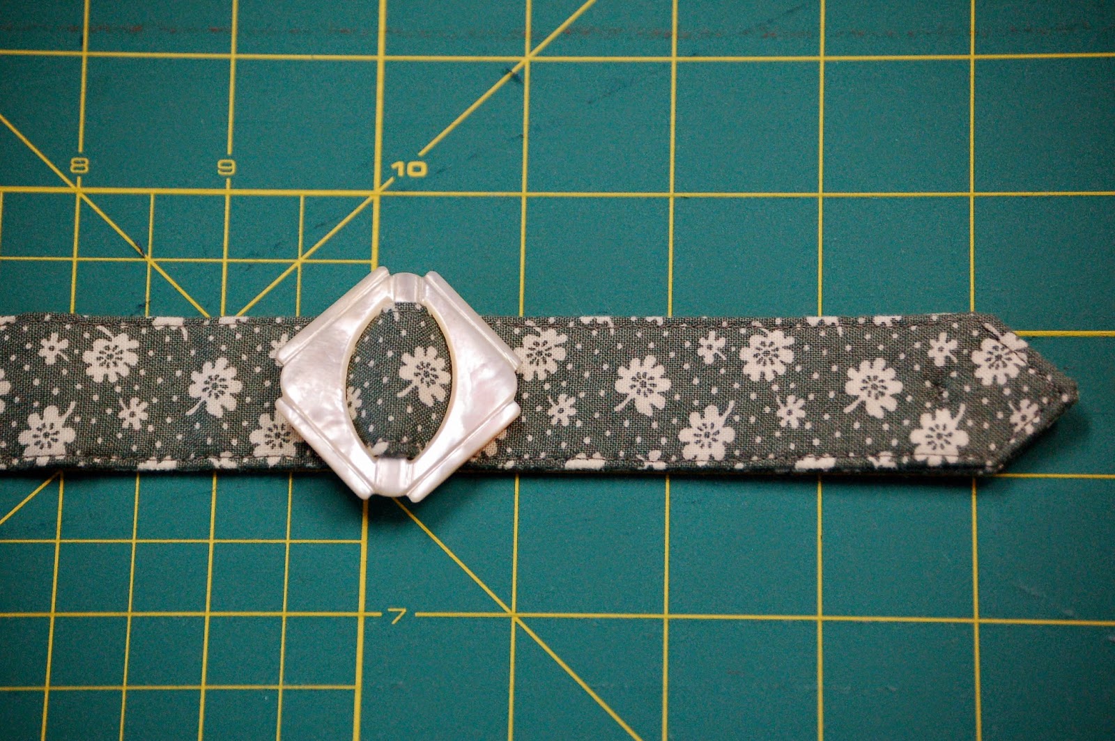 Dolly Creates: Tutorial • Making Belts