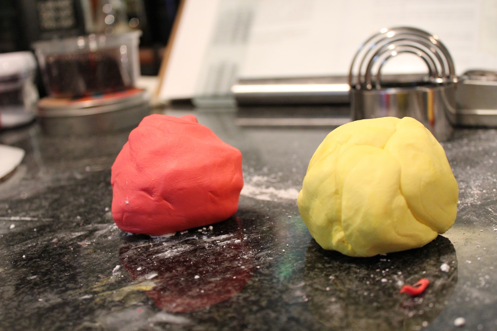 Delicious Dishings: Fun With Fondant Plus A Giveaway