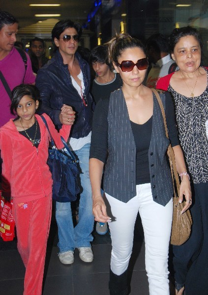 Bollywood Actor Shah Rukh Khan Elder Sister Shehnaz Lala Rukh Photos ...