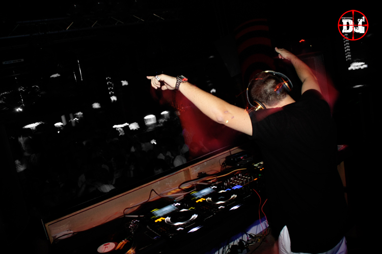 ¿QUIÉN DISPARÓ AL DJ?