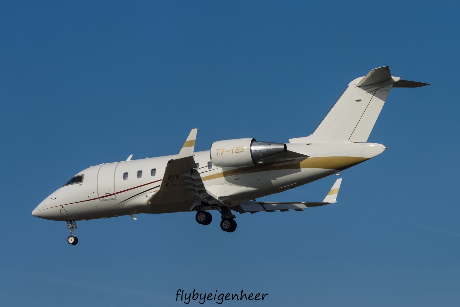 FLUGZEUGE Privatjets etc: T7-YES Bombardier CL-600-2B16 Challenger 605 CL60