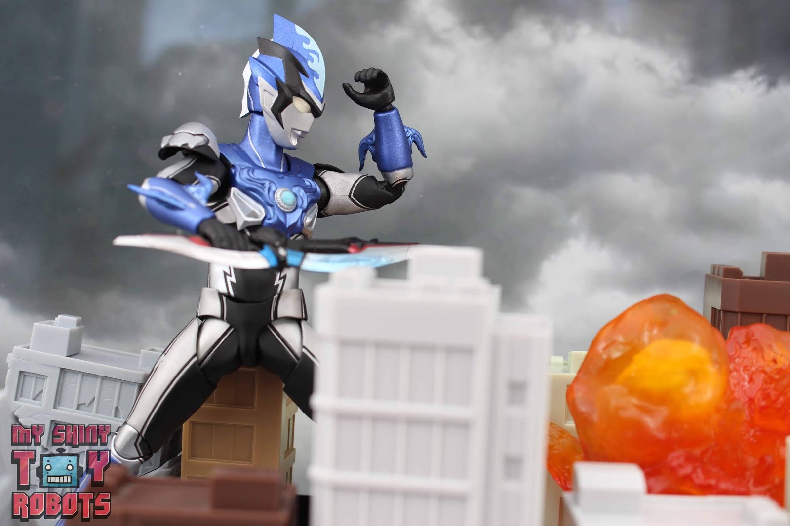 My Shiny Toy Robots: Toybox REVIEW: S.H. Figuarts Ultraman Blu Aqua