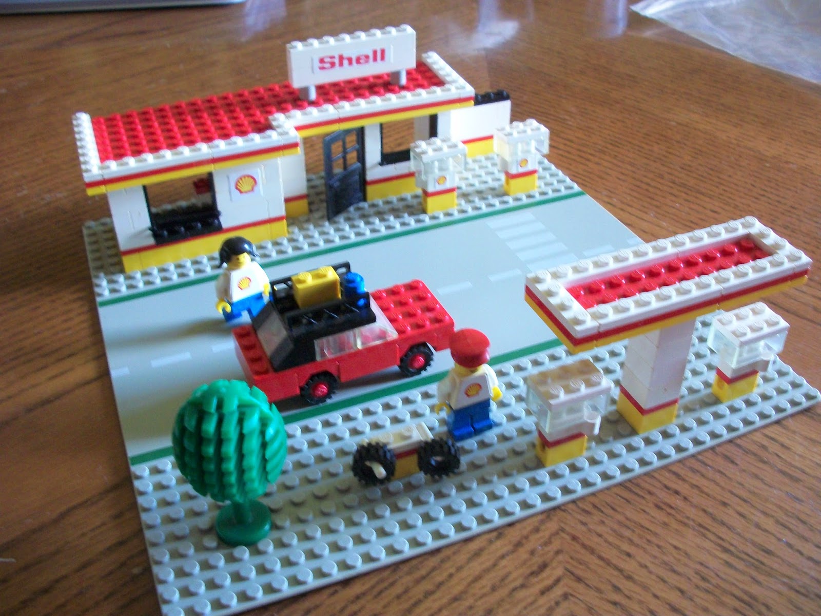 Rebuilding Lego Sets: 377 - 1, Shell Service Station