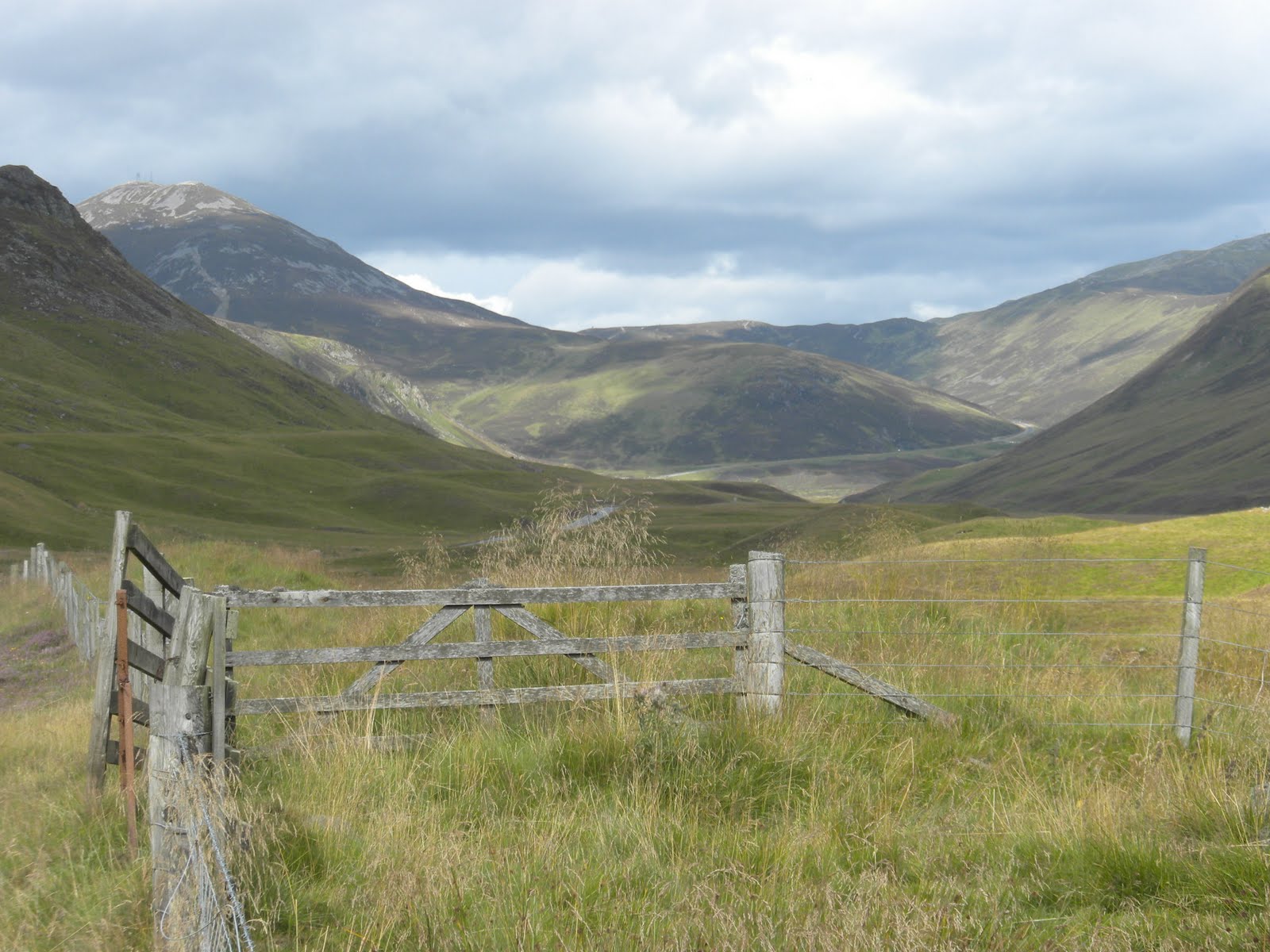 Dave and Lynne in New Zealand: Scotland: countryside north of Edinburgh