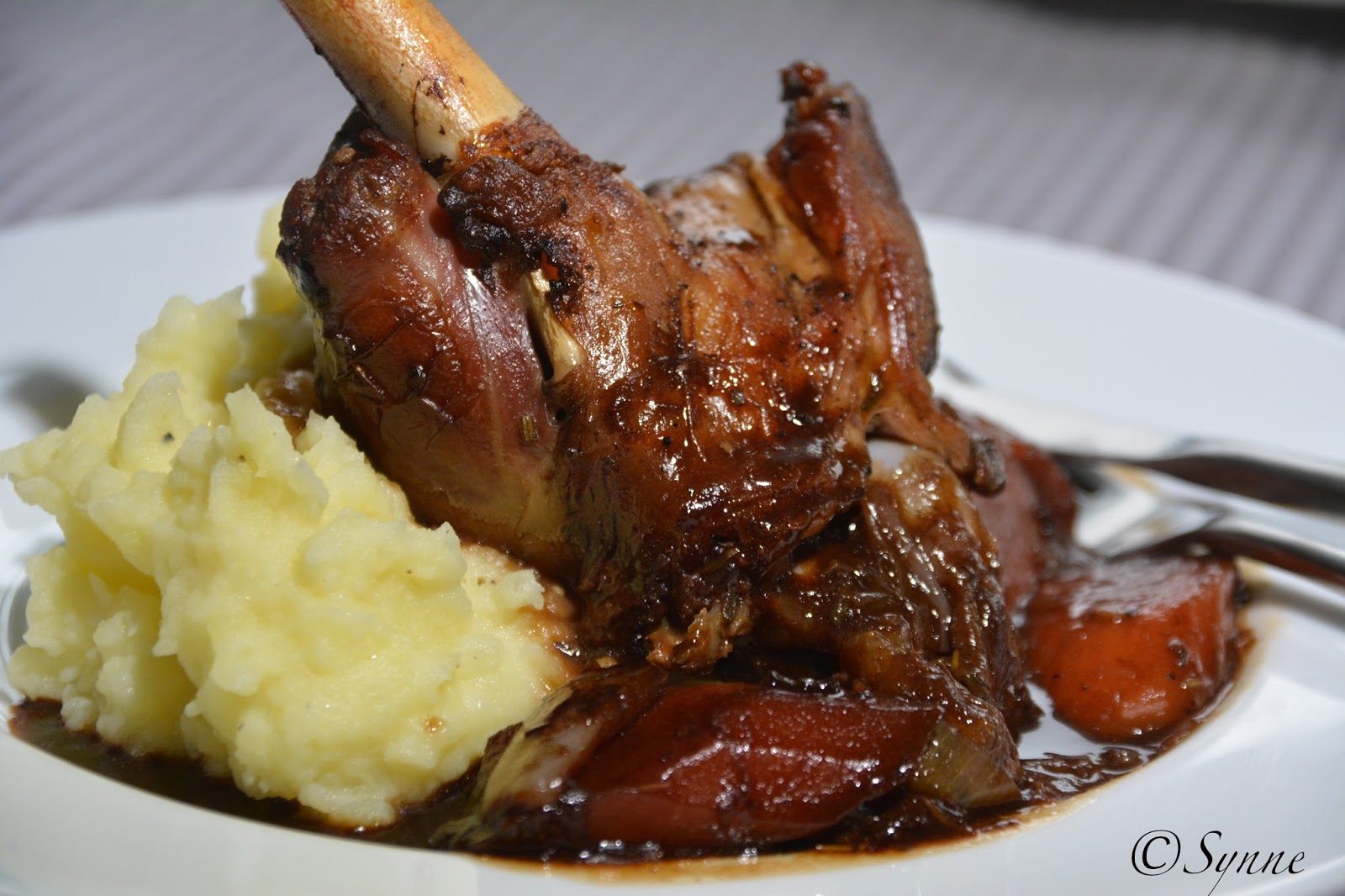 ganske enkelt: Lammeskank i ovn med rotgrønnsaker