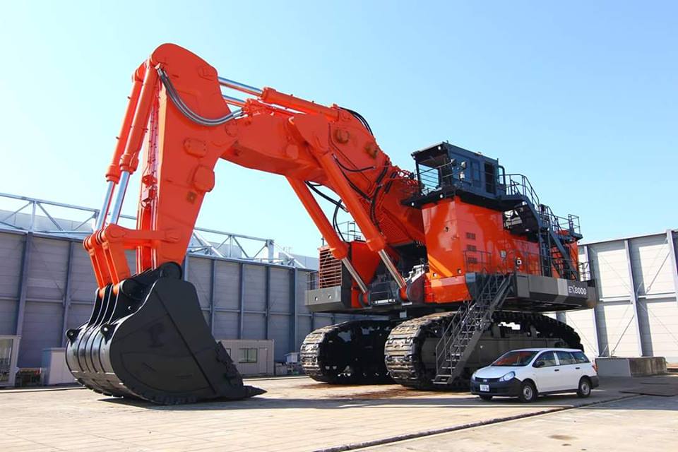 EXCAVATOR: Hitachi EX8000 Excavator --- 811000kg