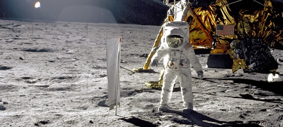 For All Mankind: A Look At Apollo 18 ~ The Paradise of Horror