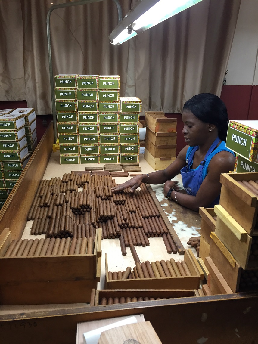 Cuban Cigars, Culture & Lifestyle: La Corona Cigar Factory (Havana) A Visit