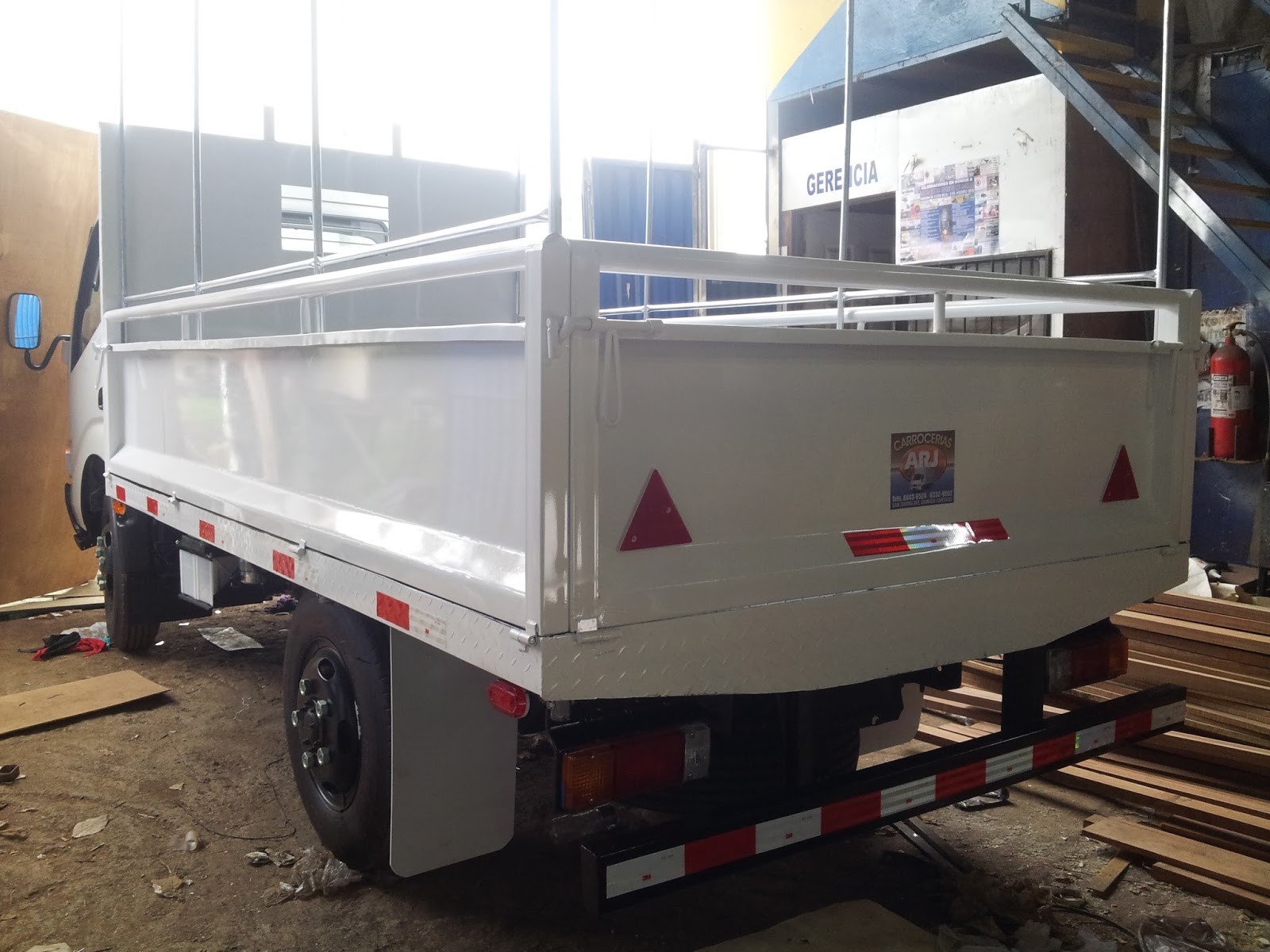 Carrocerías Metrópoli, S.A.: ALGUNOS ESTILOS DE ARENERAS METÁLICAS