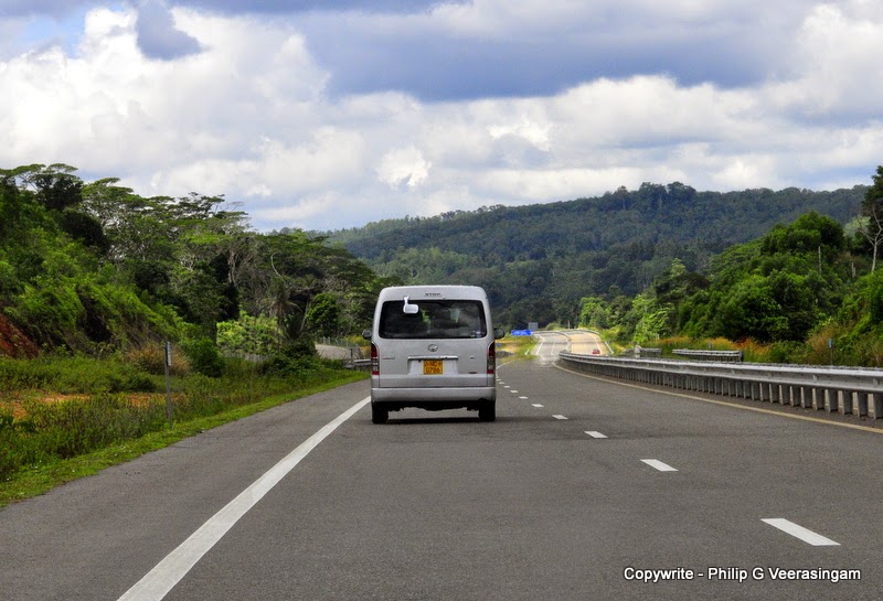 philipveerasingam: Expressway, Mathara to Kaduwela, Sri Lanka.