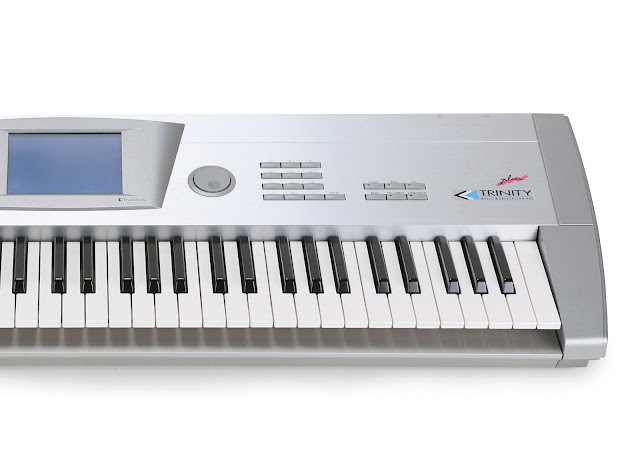 MATRIXSYNTH-B: Korg Trinity Plus 61 Note Keyboard Workstation SN 004978