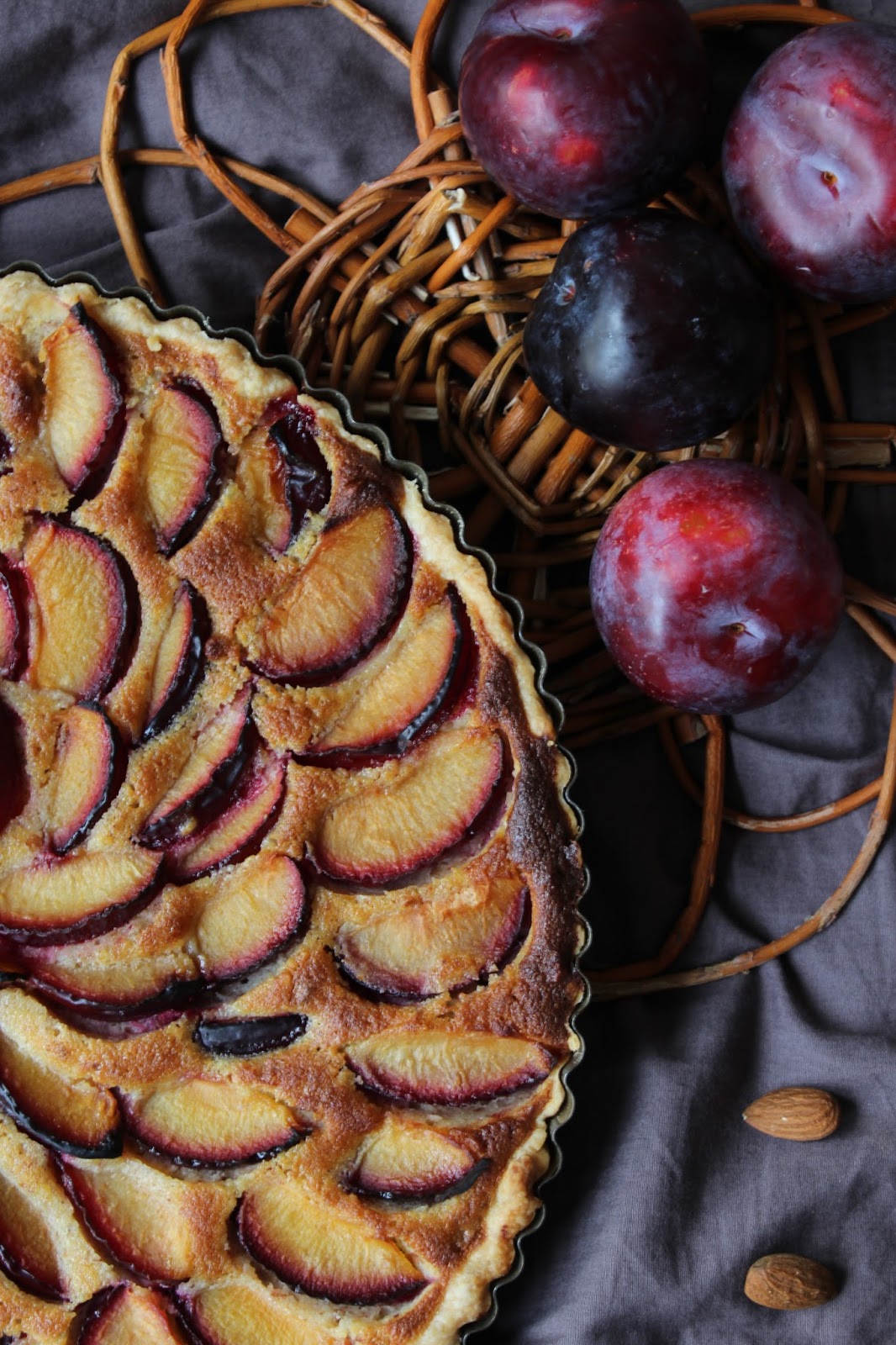 Frangipane plum tart // Tarte frangipane aux prunes | My Nomad Cuisine