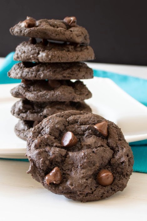 Dark Chocolate Chocolate Chip Cookies | Easy Recipes Blog