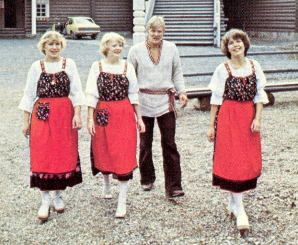 Shivani's kitchen: Feresi - an Iranian-Karelian piece of clothing