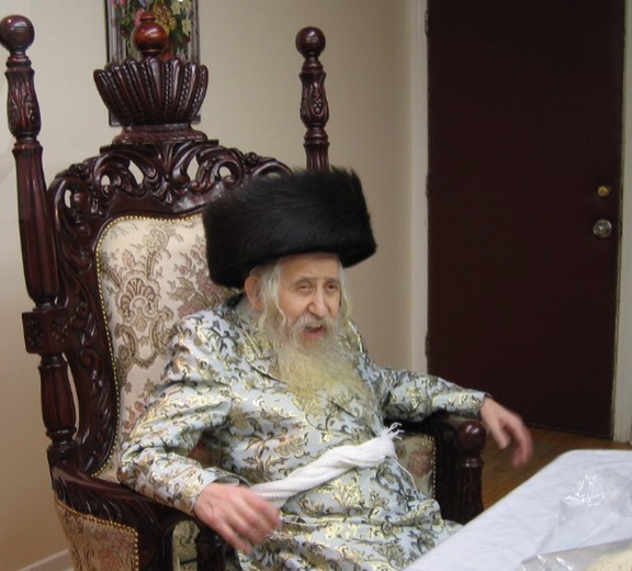 Rare View: Tosher Rebbe the holy tzaadik succumbs to his illness at 95