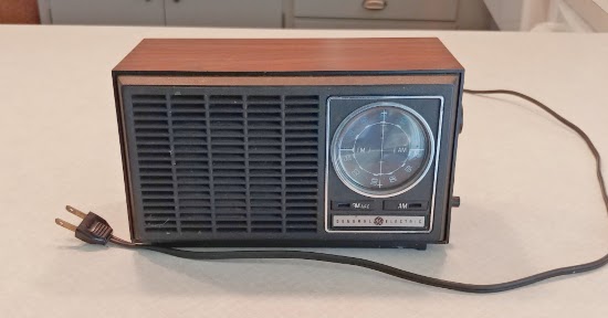 7 Days of Thrift Shop Flips - Day Seven - Upcycled Vintage Radio ...