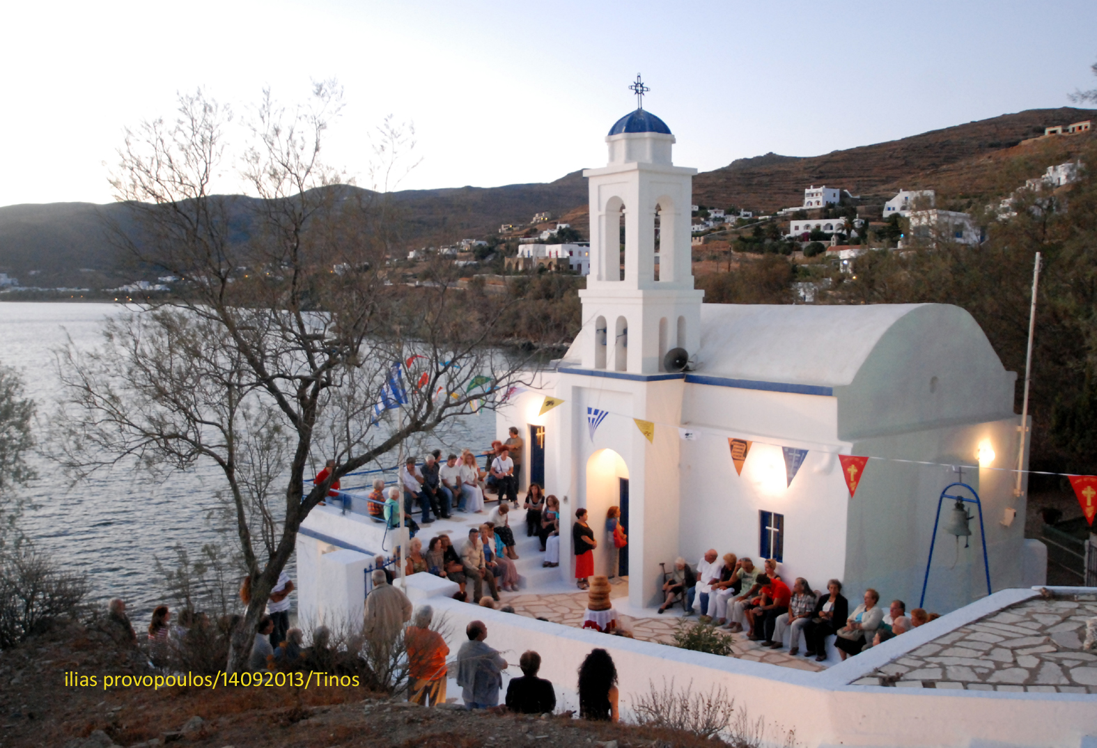 actimon: Ο ΕΣΠΕΡΙΝΟΣ ΤΟΥ ΣΤΑΥΡΟΥ ΣΤΑ ΚΙΟΝΙΑ ΤΗΣ ΤΗΝΟΥ