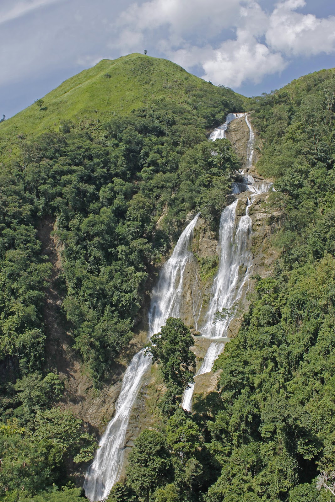 Louie's Little Adventures: Wandering in Baní Falls in Arakan Valley ...