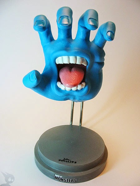 toy review: the screaming hand vinyl figure