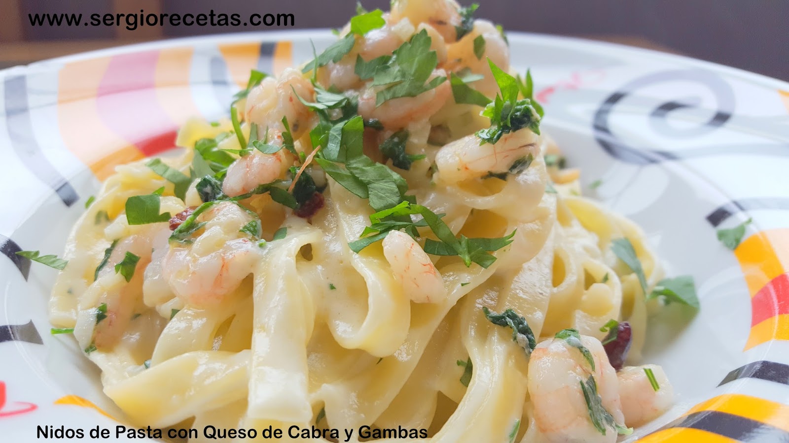 Nidos de Pasta con Salsa de Crema de Queso de Cabra y Gambas al Ajillo