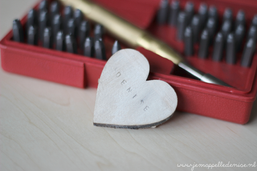 je m'appelle denise: new in; metalen slag letters