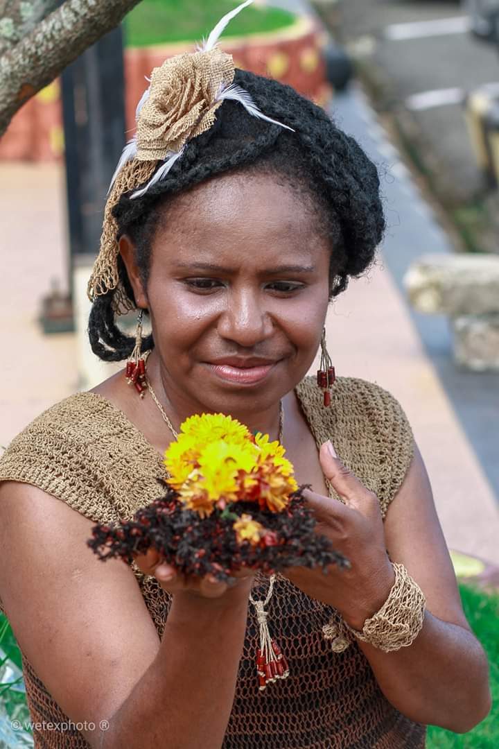 My P A P U A: Bunga Plastik Wamena "Asal dan namanya"