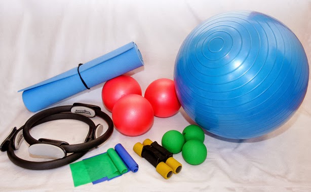 blanco: PILATES con materiales