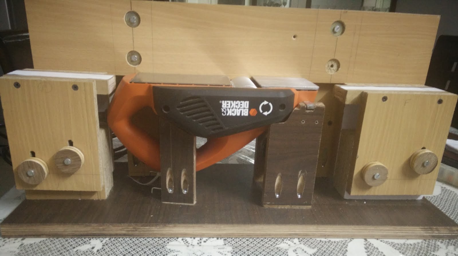 Baijal DIY: DIY Jointer using a Power Planer