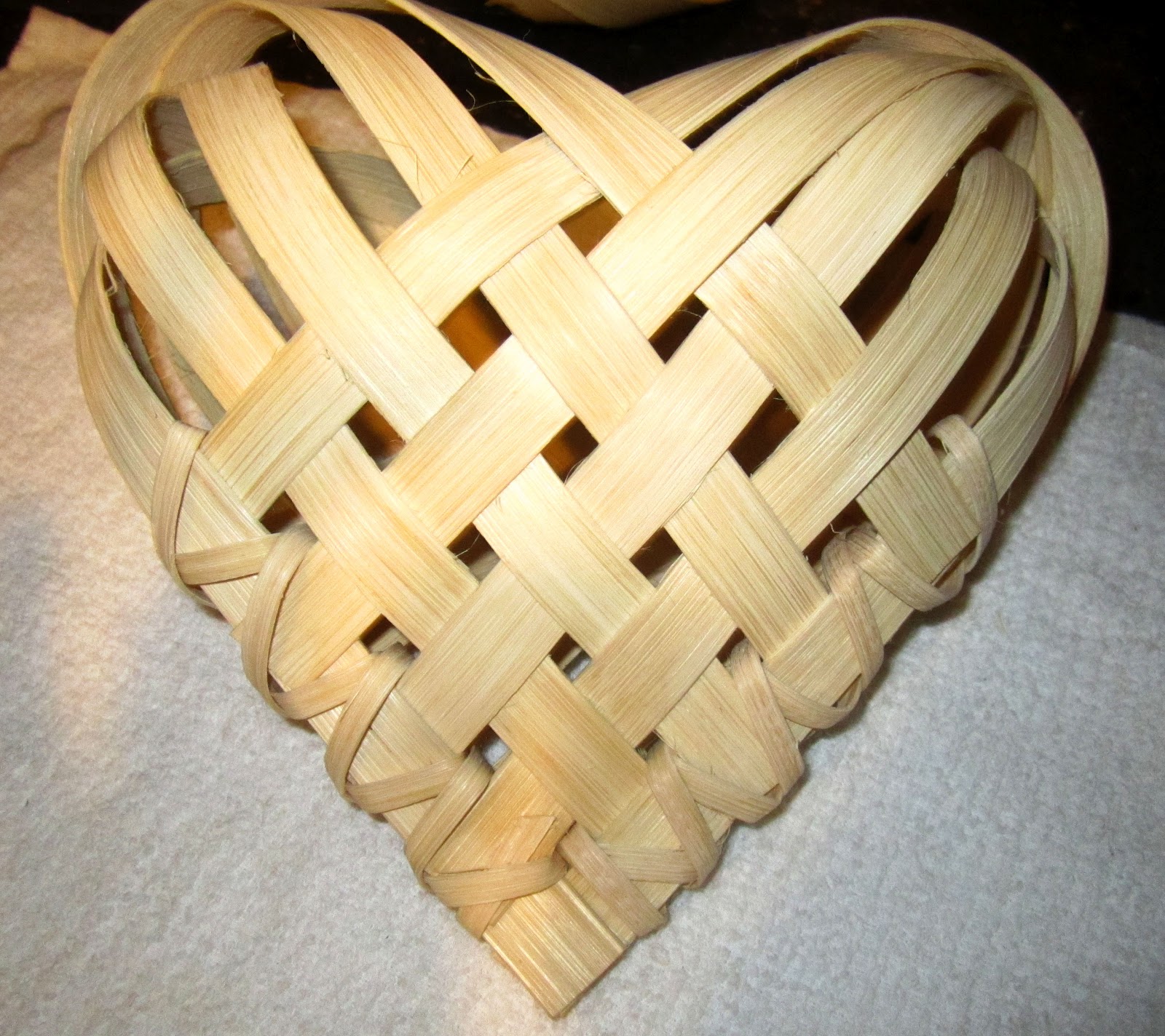 Demeter's Charisma: Closed Heart Basket Instructions
