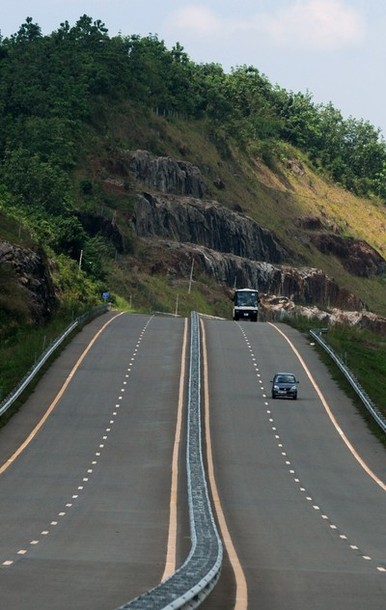 The Southern Highway Express lane (Photos) | Sri Lanka Guardian