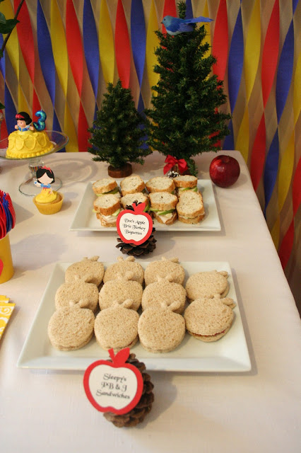 SNL Parties: Julia's Snow White Party