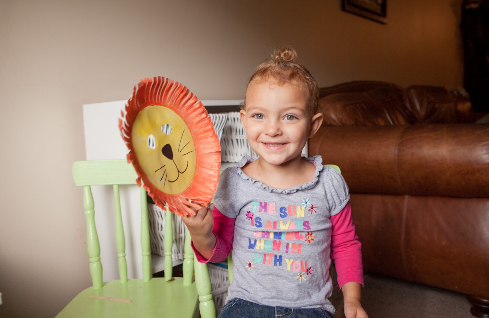 Mommy Minutes: Paper Plate Lion Mask
