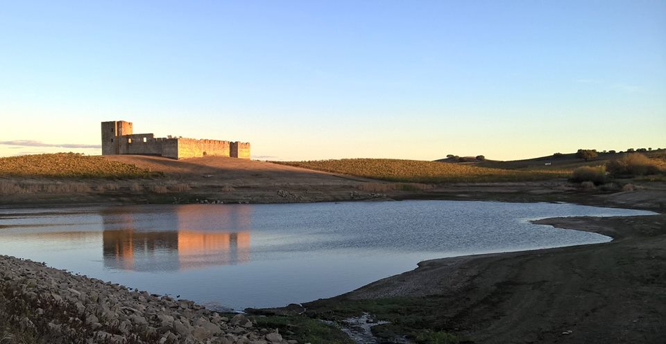 O melhor Alentejo do Mundo: Castelo de Valongo ( Évora )
