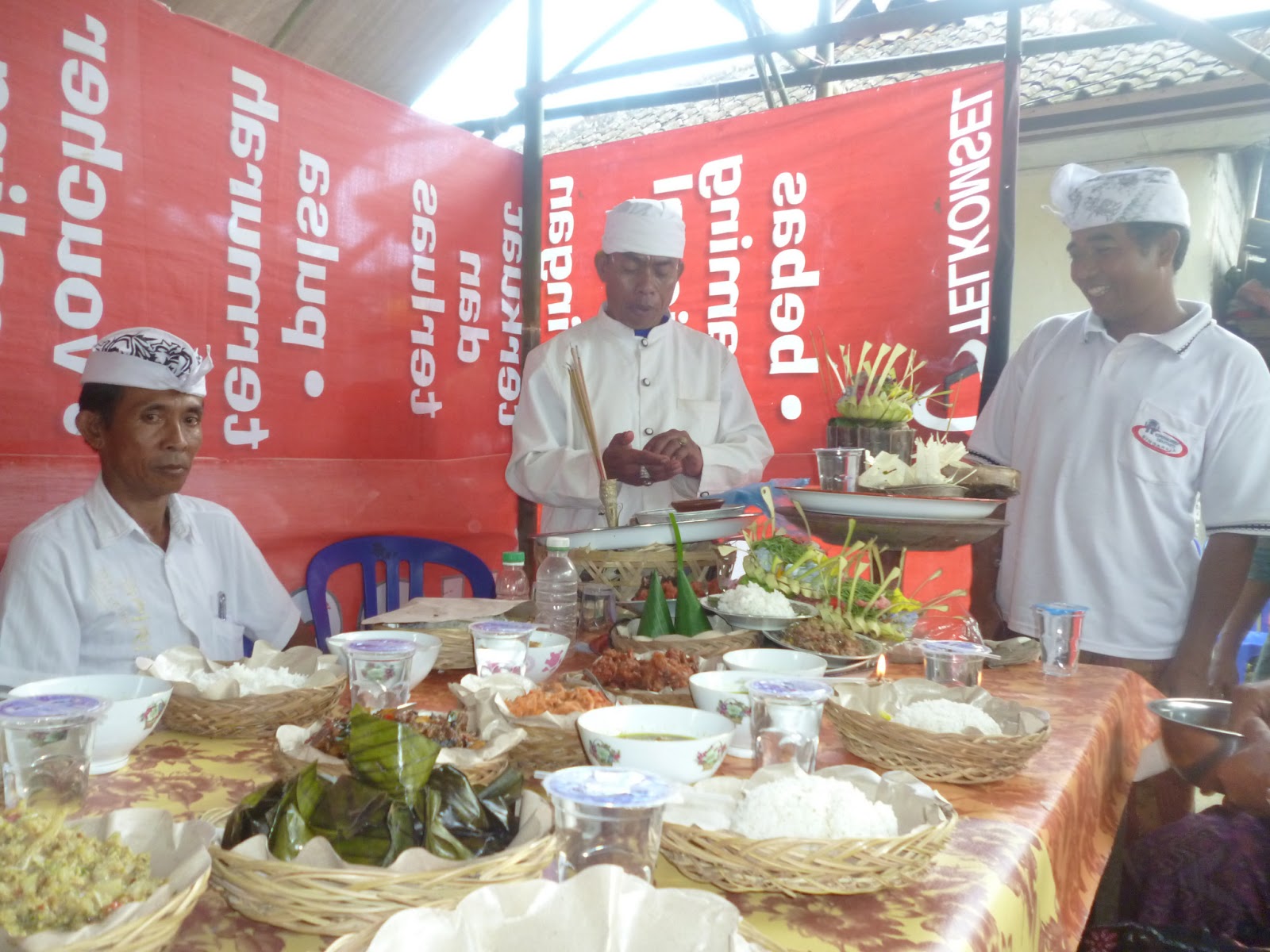 santidiwyarthi: Mecaru me Rsi Ghana, Ngiring Ida Ratu Peranda, Anggara ...