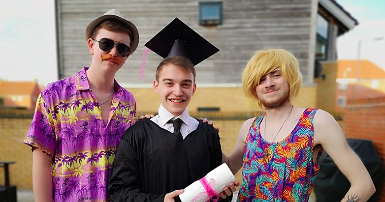 Friends hilariously step in for guy whose parents couldn’t make it to ...