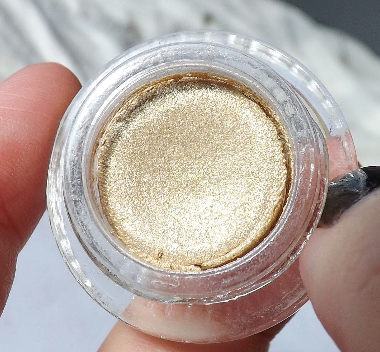 NaeSays: Buxom Stay-There Eye Shadow: Review & Swatches