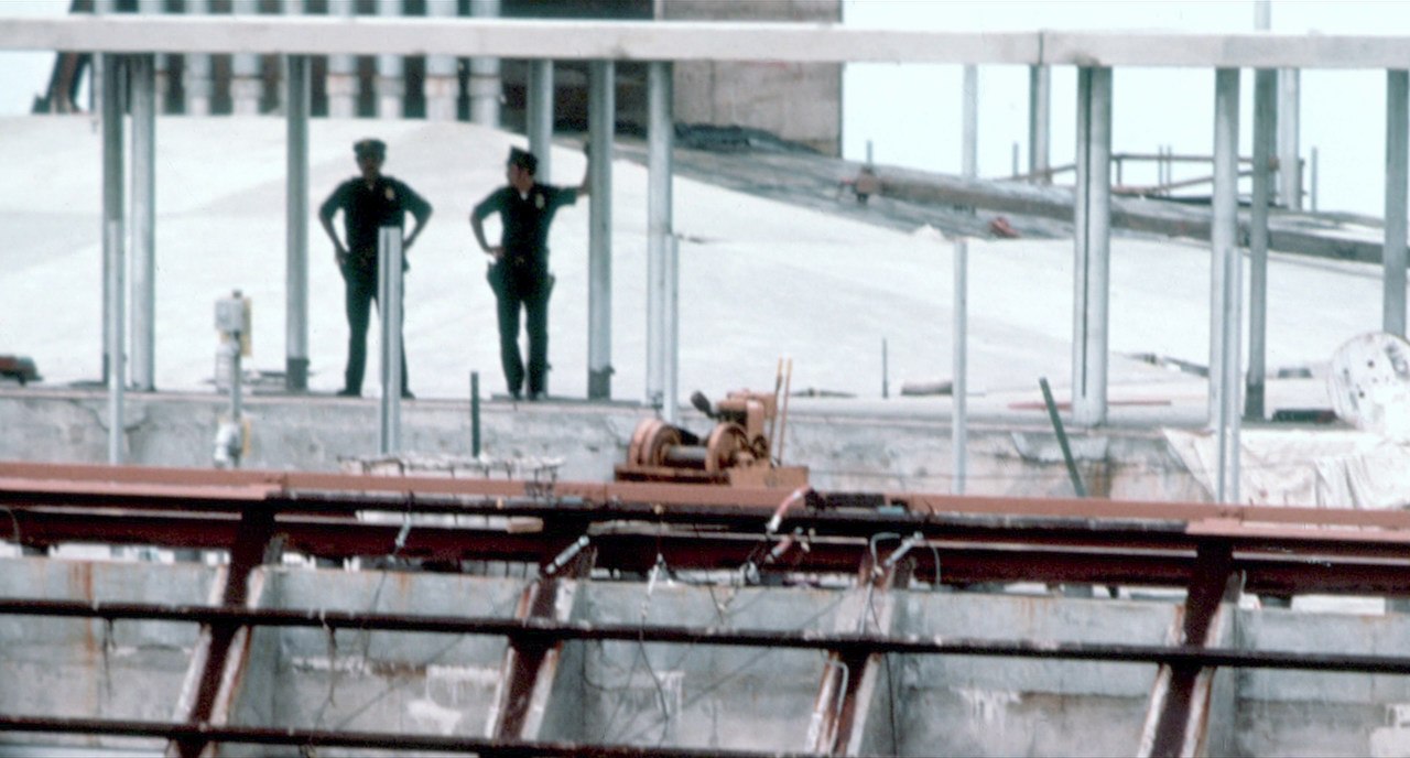 Shocking Photographs of Philippe Petit's Twin Towers Tightrope Walk in ...