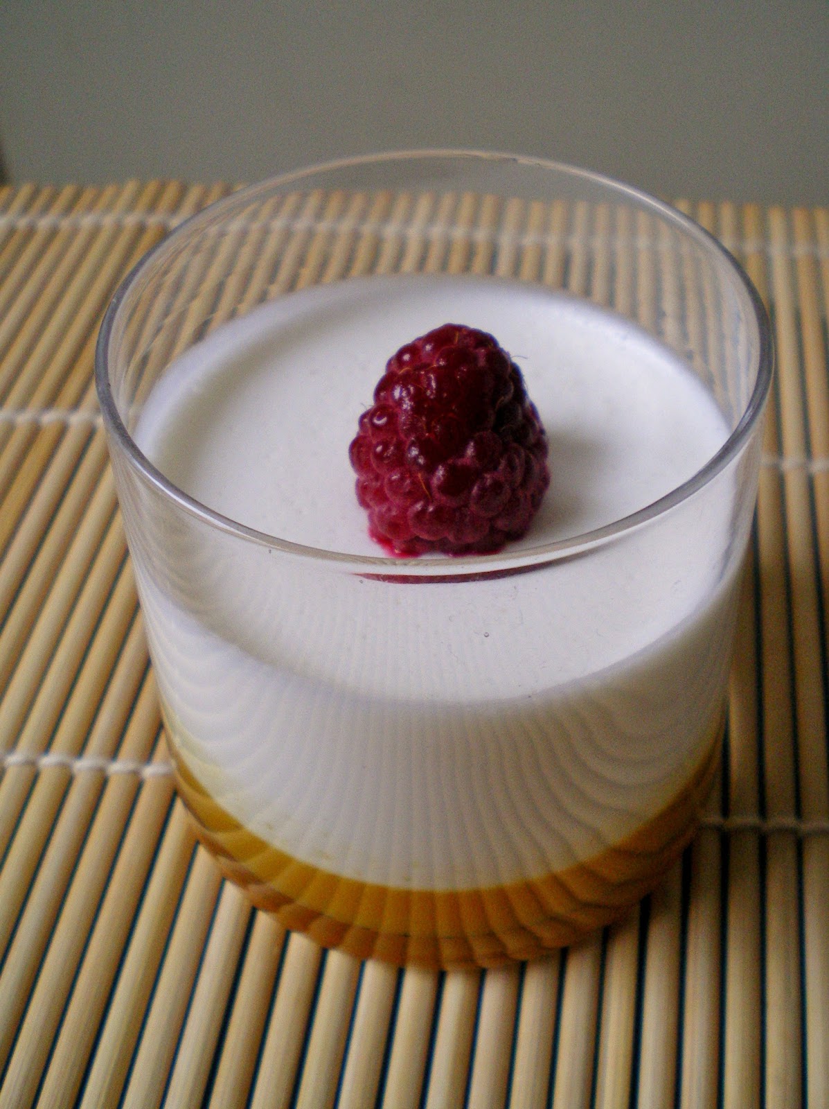 LES METS TISSÉS: Cuisine d'ici et d'ailleurs: MOUSSE COCO ET GELÉE PASSION