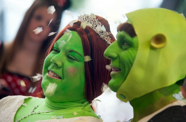Couple Marry Dressed In Shrek & Princess Fiona Wedding Costumes (Photos)