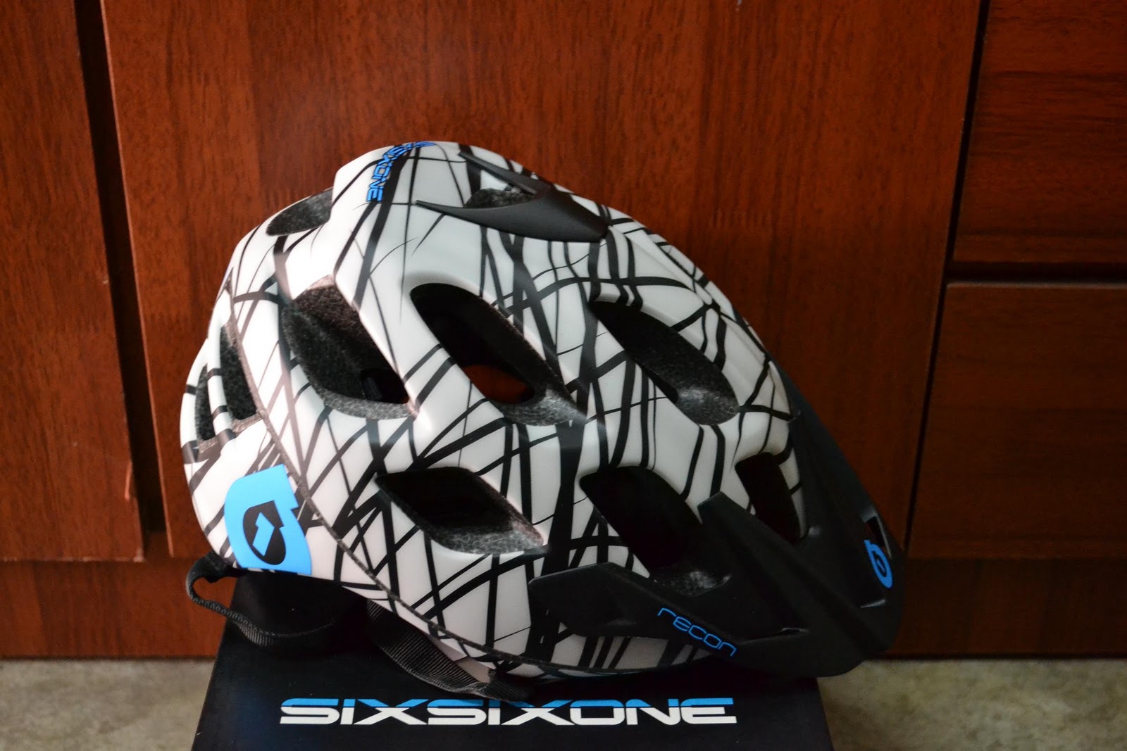 Sew Leong Cycle: Sixsixone Recon Stealth/Wired XC Helmet