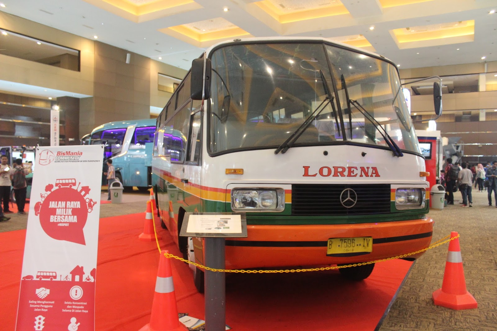 Explorer Science: Nostalgia Bus Jadul & Bus Masa Kini