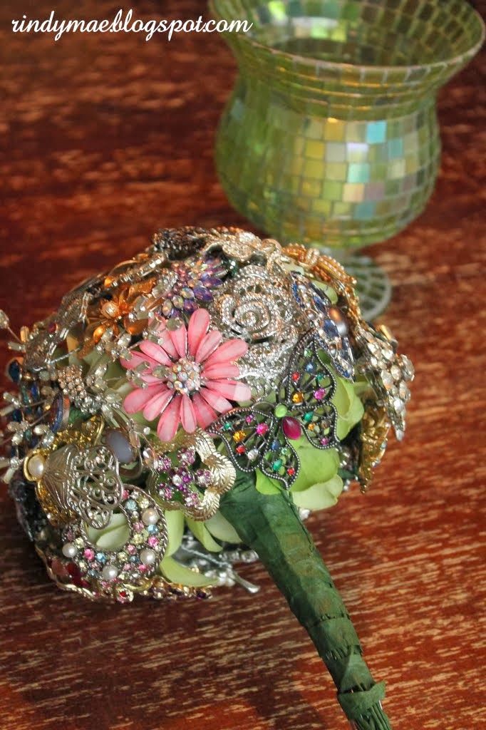 Rindy Mae: DIY Brooch Bouquet