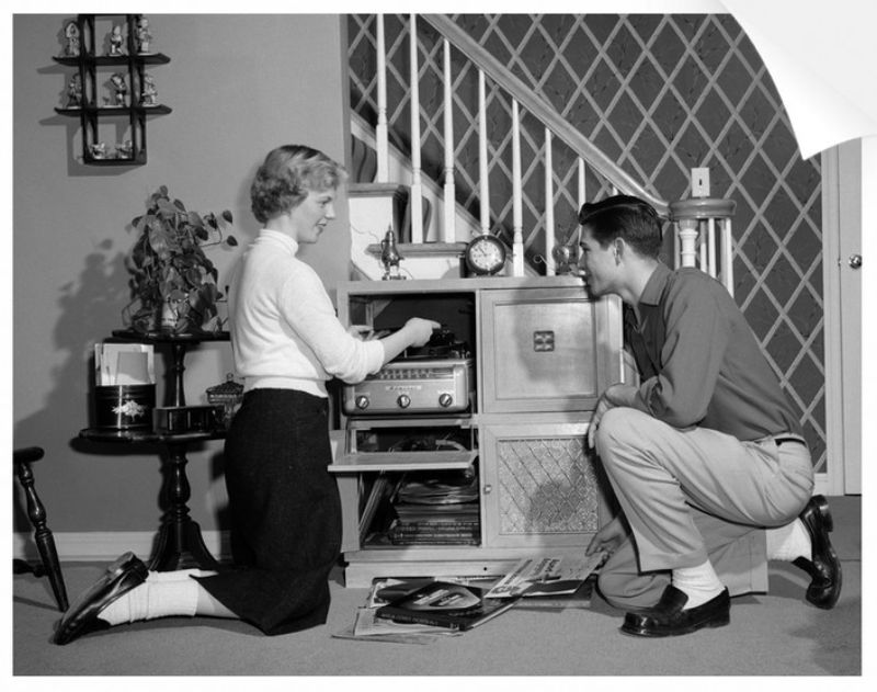 35 Cool Pics of People With Their Record Players in the 1950s ~ Vintage ...