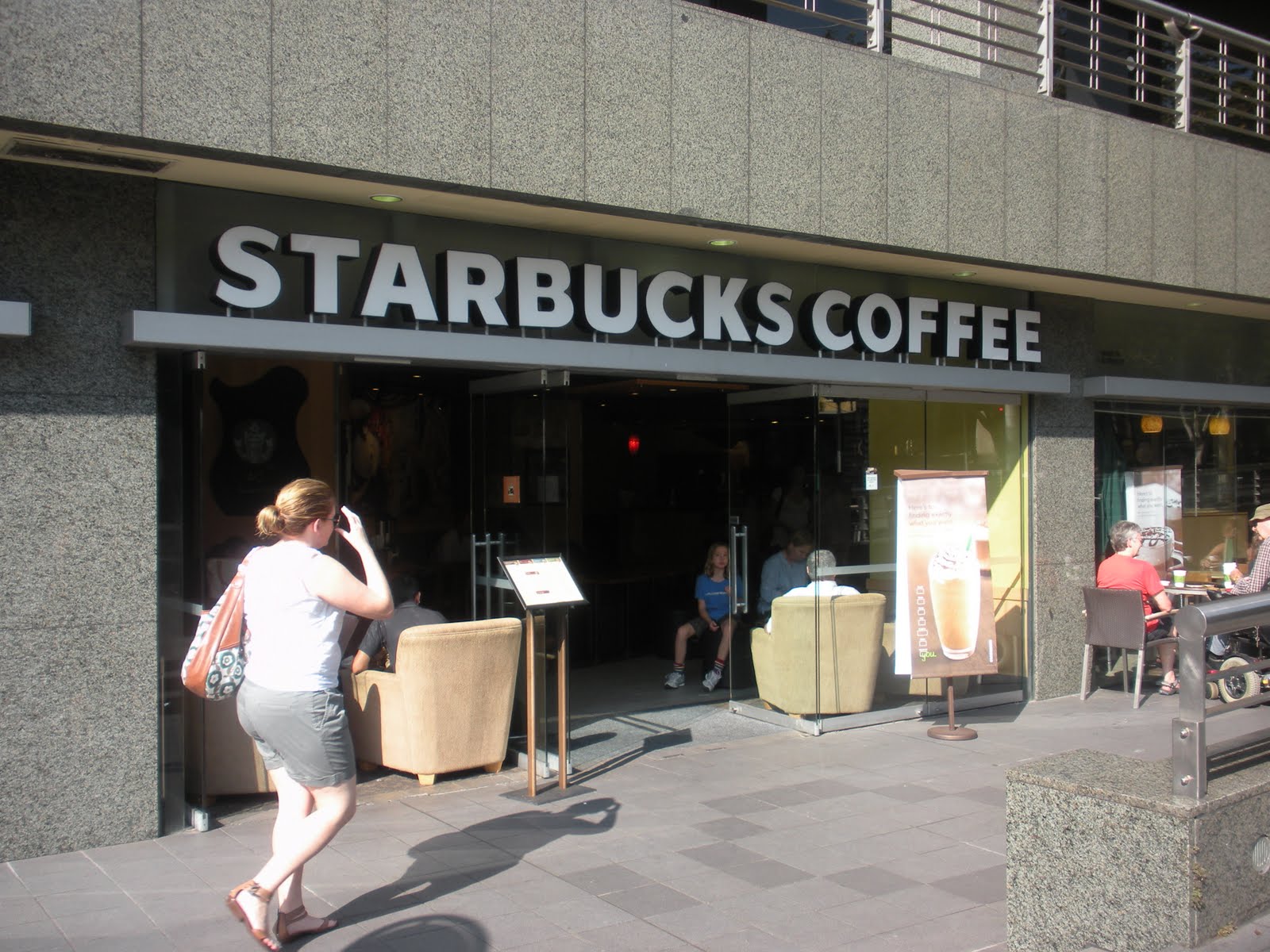 Ashley's Australian Adventure: Starbucks is for tourists!