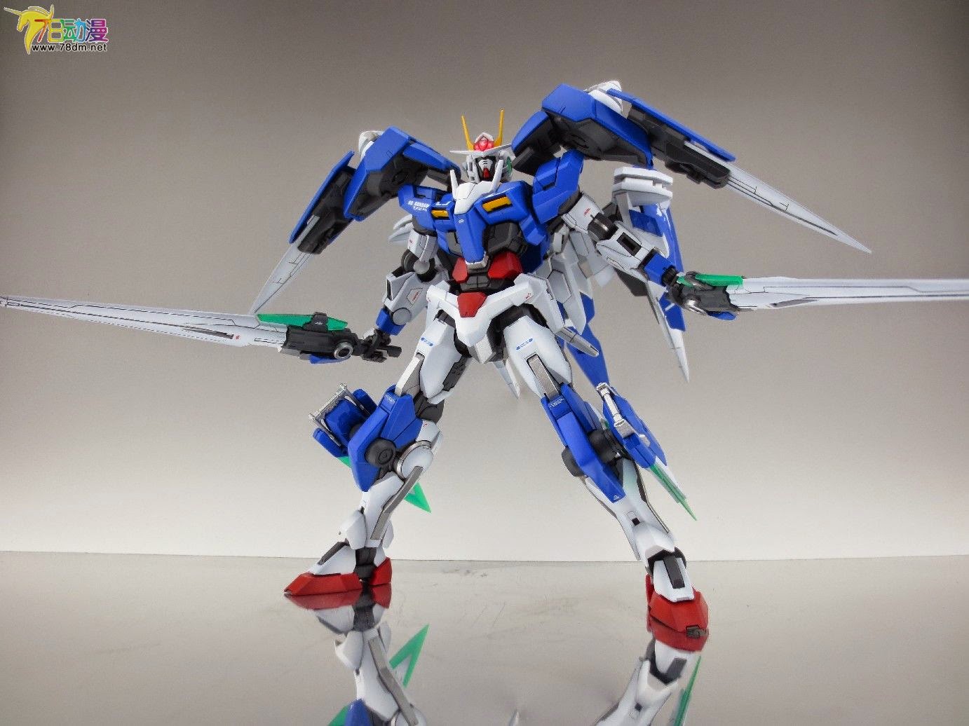 Gundam Family: MG 1/100 00 Raiser Seven Sword + XN Sword