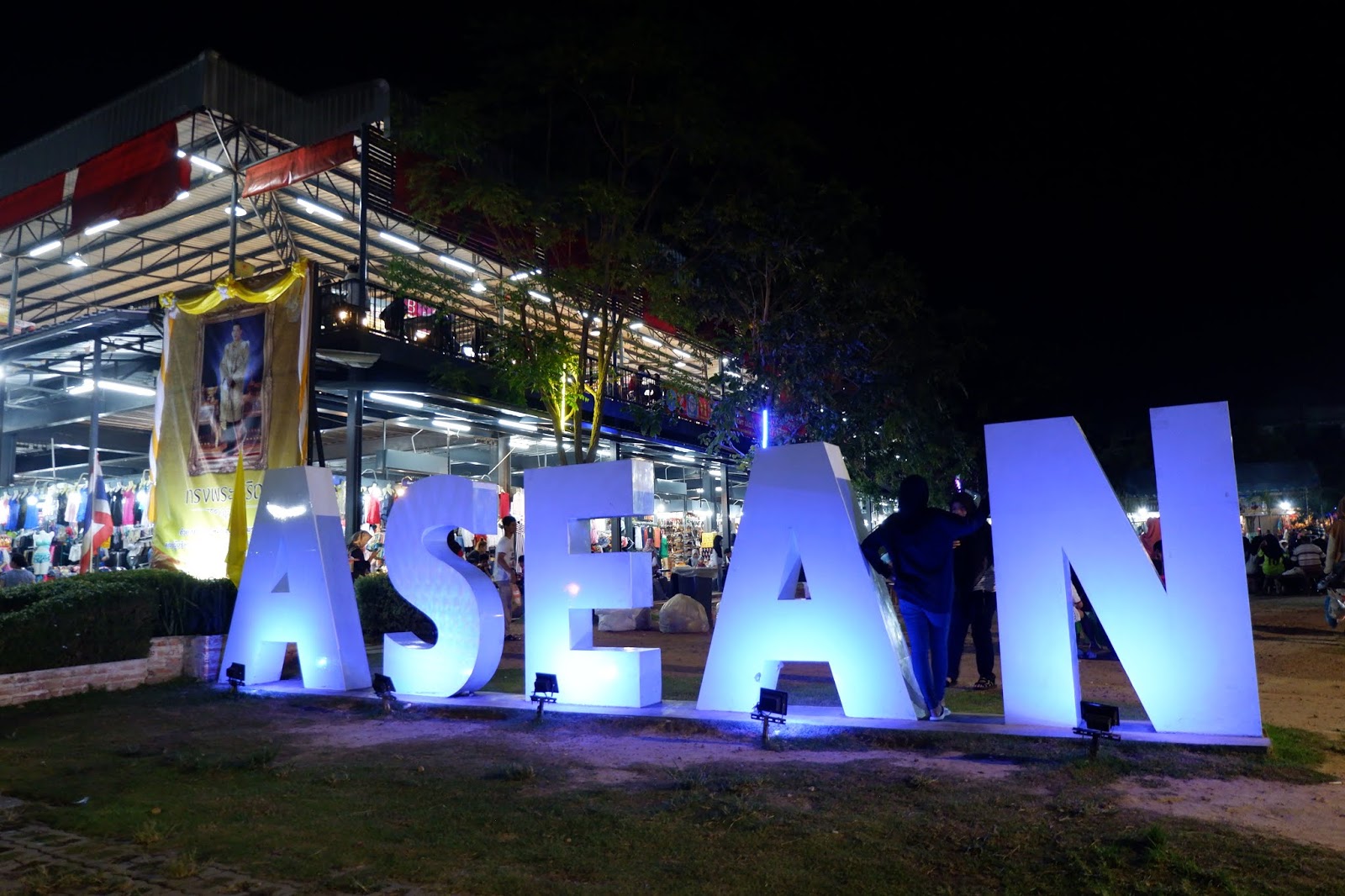 My Life Abroad: Hatyai Trip : Shopping di Asean Night Market dan ...