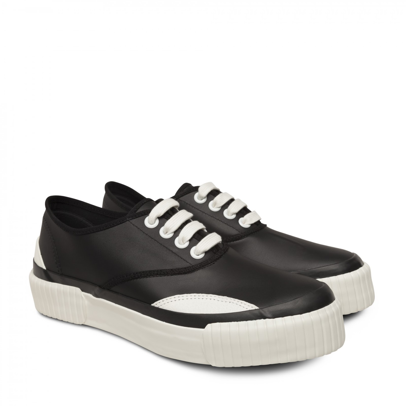 Satisfyingly Simple, Or Not: Julien David Platform Sneakers | SHOEOGRAPHY