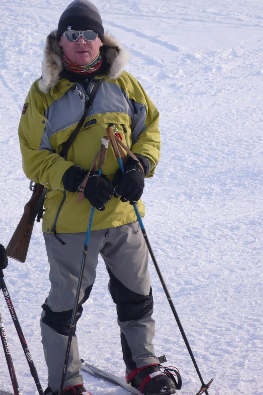 Johnny Bergius' North Pole Attempt 2011: polar bears and ski doos