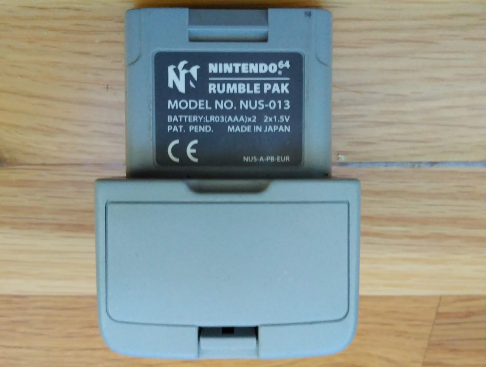 Retro Ordenadores Orty: Nintendo 64 Rumble Pak (modelo NUS-013).