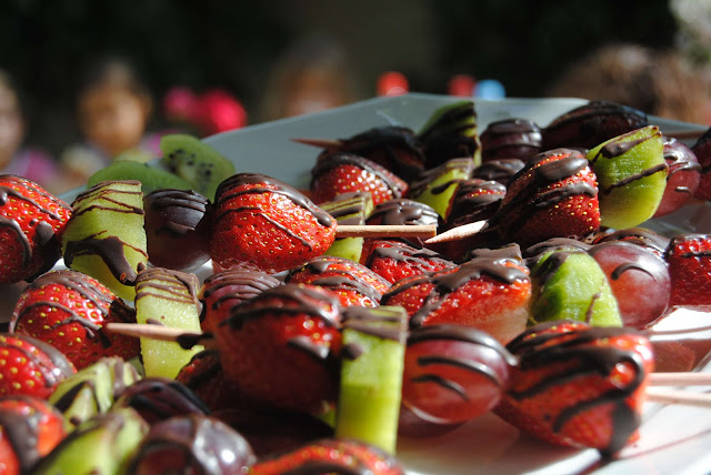 B Cool Cakes: Fruchtspiesse / Pinchos de fruta